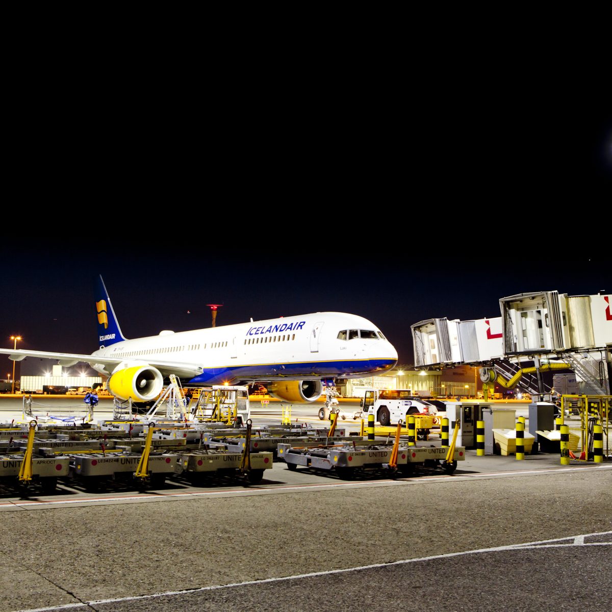 How to Light Airport Apron’s: A Guide for Modern Airports | CU Phosco